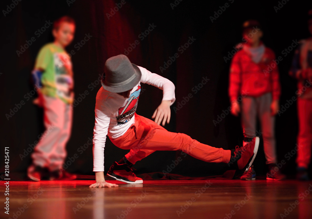 Foto de break dance kids do Stock | Adobe Stock