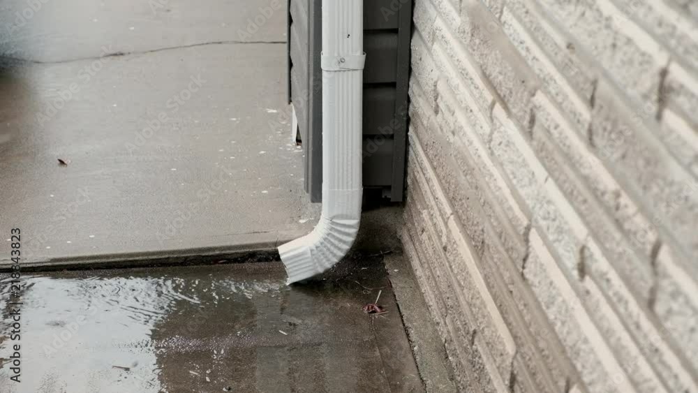 Rain running out of gutter downspout during rain storm vídeo do Stock ...