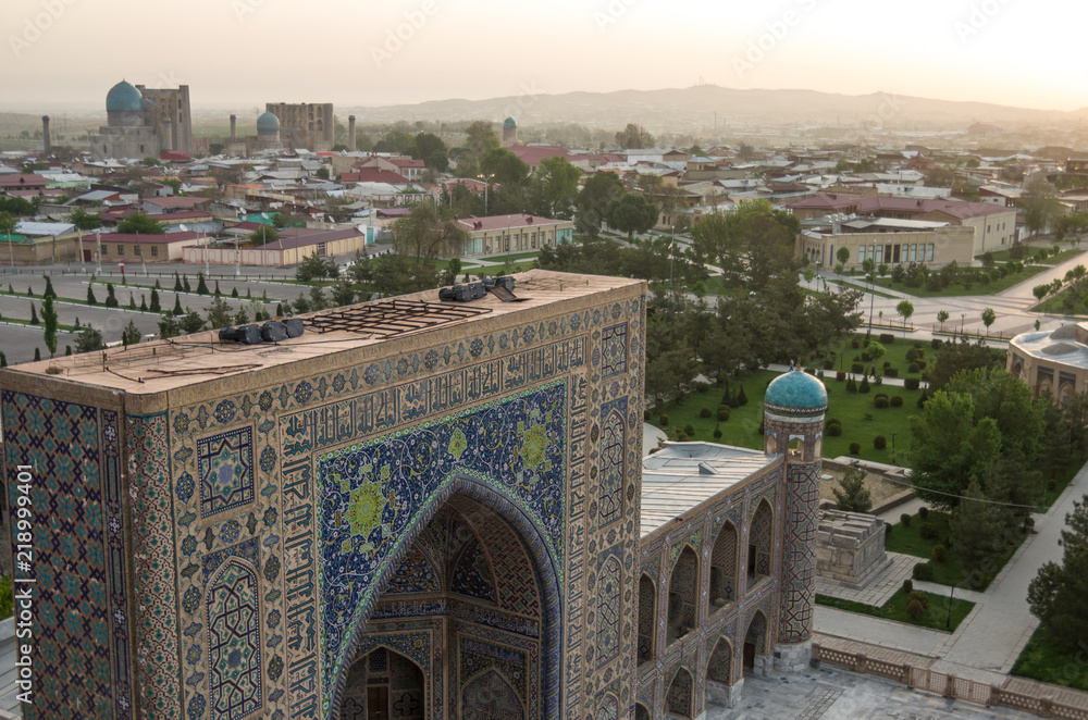 Madrasah Tilla-Kari on Registan square, Samarkand, Uzbekistan Stock ...