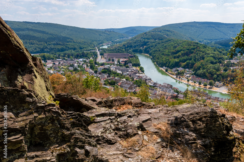 La vallée de la Meuse à Monthermé, Ardennes, Grand Est, France Stock ...