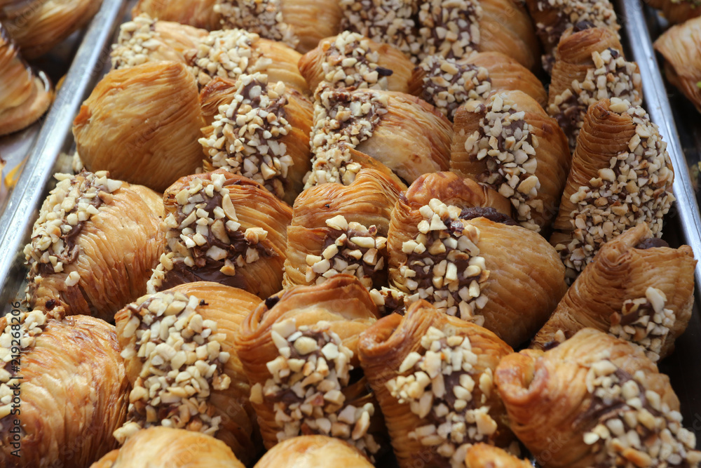Foto de Made in Naples the largest sfogliatella in the world do Stock ...