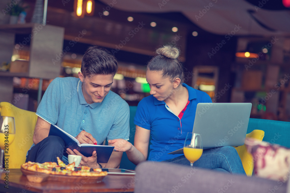 Students group eating pizza in breaking time early next study class ...