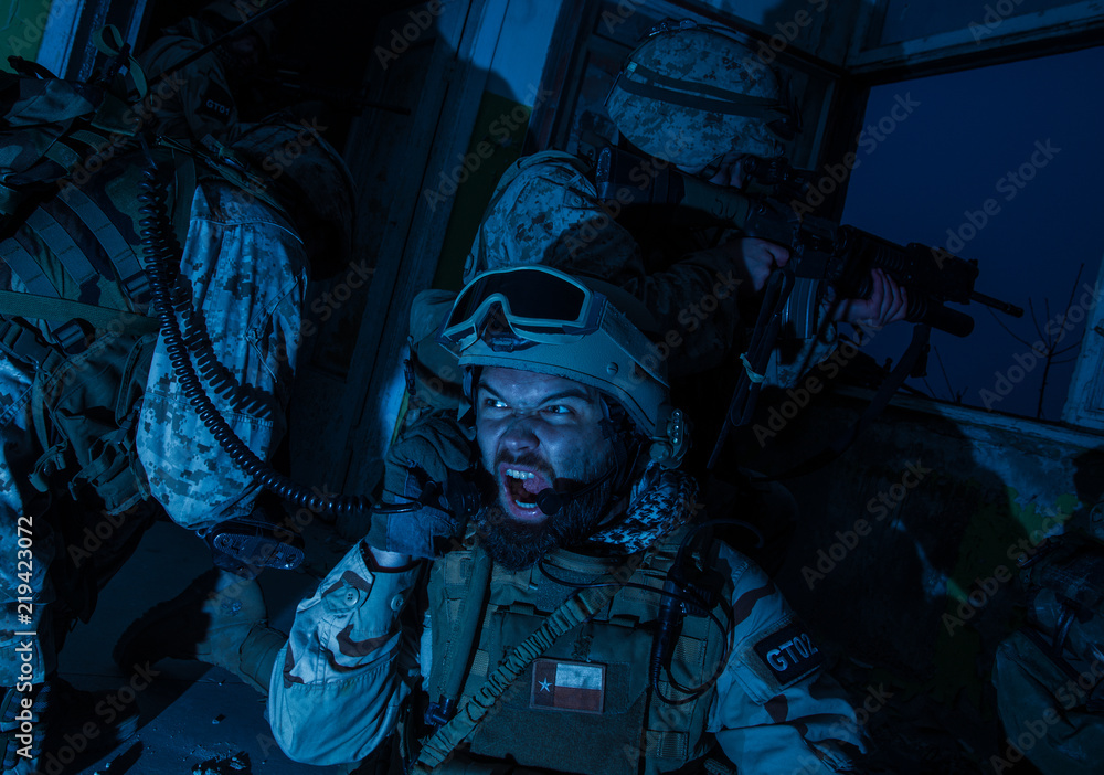 Foto de Commando team leader, counter terrorist squad officer, military ...