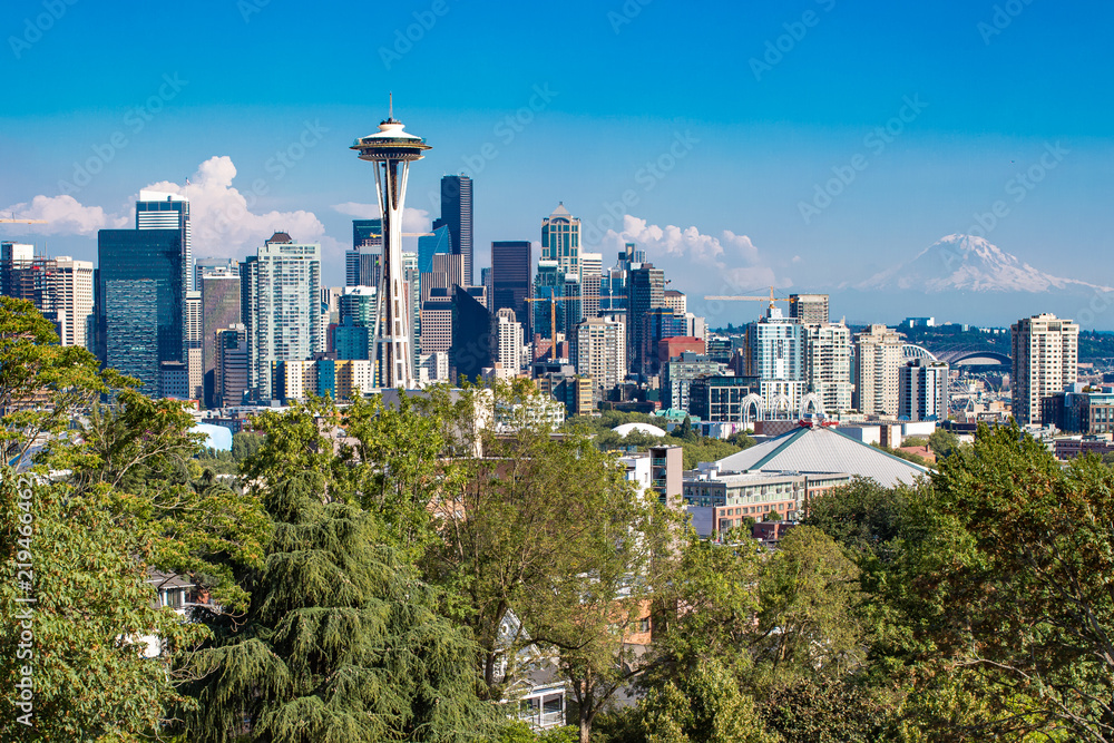 Seattle skyline from Kerry Park on a clear day in pacific northwest ...