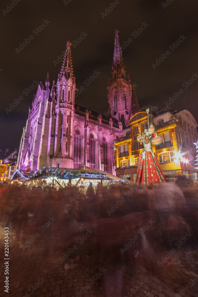 Le temple Saint-Etienne et ses illuminations de Noël à Mulhouse, Alsace ...