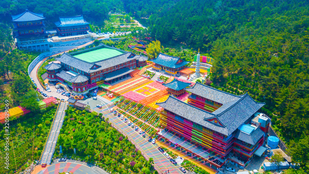 Foto de Aerial view of Samgwangsa temple in Busan city of South Korea. Thousands of paper ...
