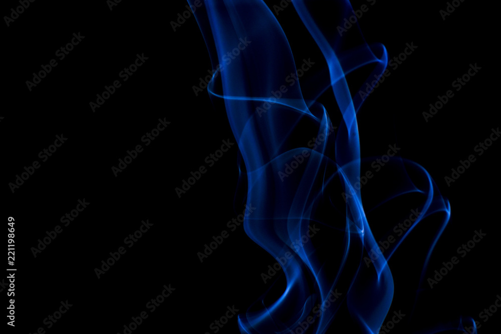 Humo de colores en fondo negro. Sensaciones. Dejar de fumar. Fondo ...