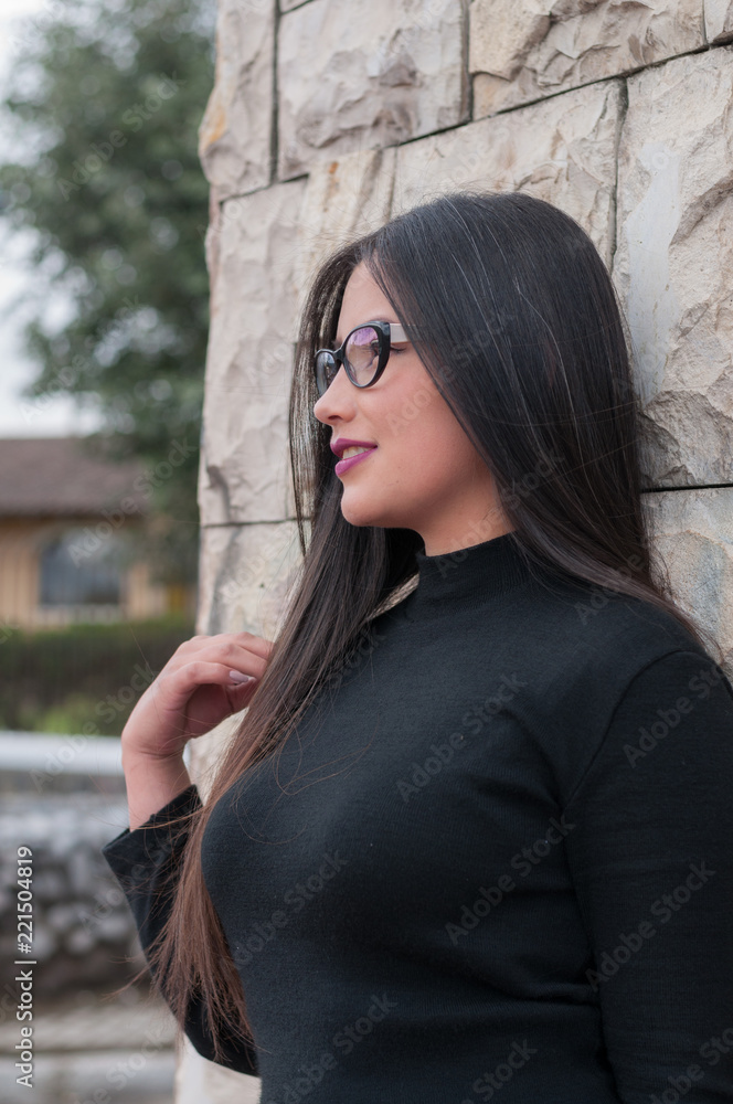 Mujer con lentes en Ecuador Stock Photo | Adobe Stock