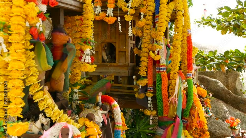 Vidéo Stock Wooden miniature guardian spirit house. Small buddhist ...