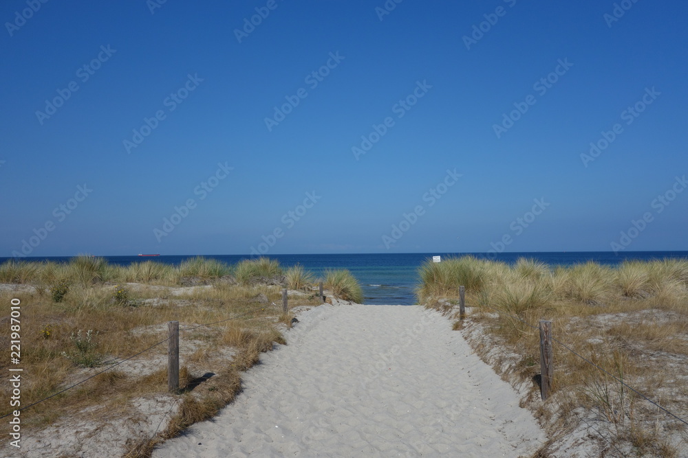 Weg zum Strand auf der Insel Poel, Ostsee Stock Photo | Adobe Stock