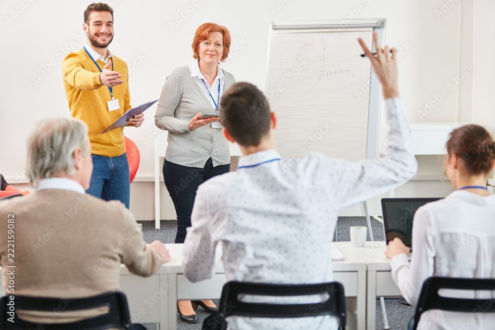 Teilnehmer bei Schulung hat eine Idee Stock Photo | Adobe Stock