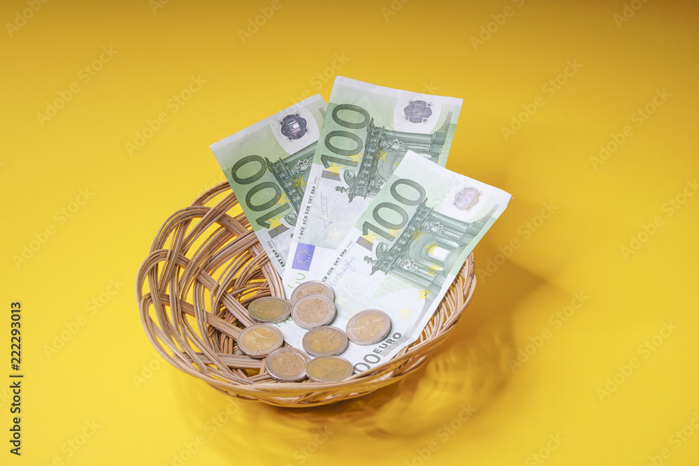 Wechselgeld, Geldscheine und Münzen Stock Photo | Adobe Stock