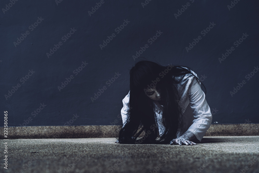 Foto de Horror scene of ghost woman death movie halloween festival in ...