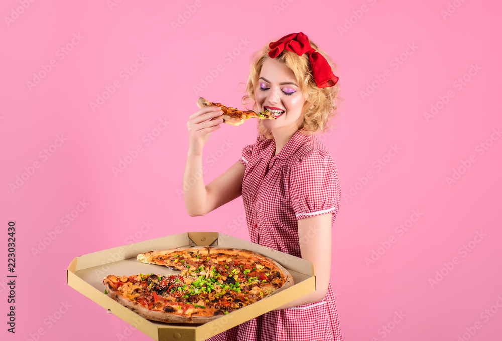 Pin up woman eating pizza. Satisfed woman with pizza. Food. Lunch ...