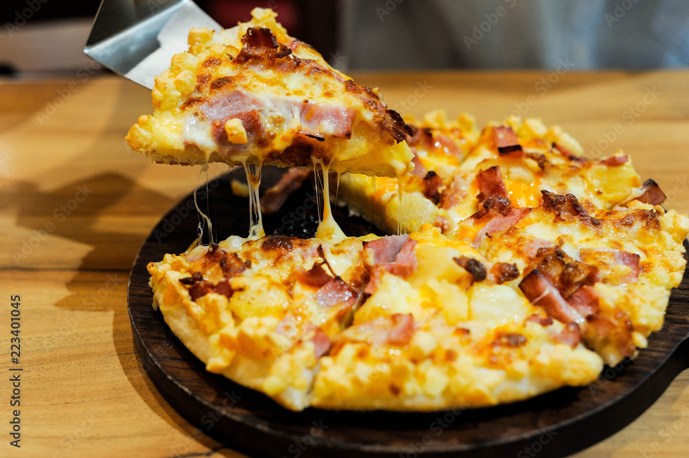 Put Pizza On Plate