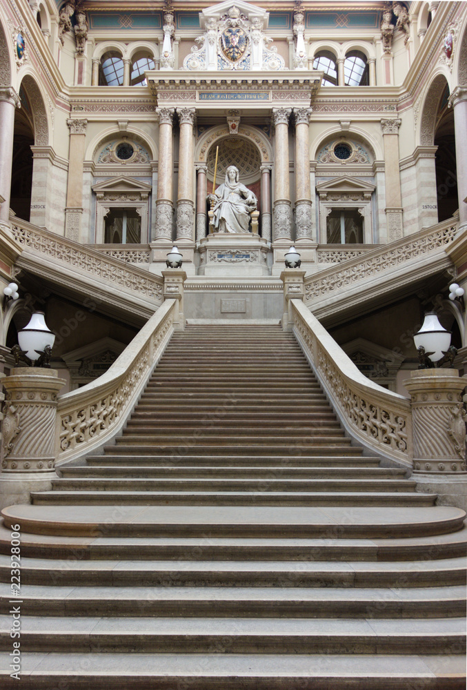 Treppe und Justitia im Justizpalast in Wien Stock Photo | Adobe Stock