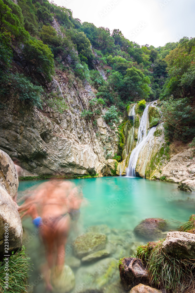 Fotka „Natural waterfall and lake in Polilimnio area in Greece ...