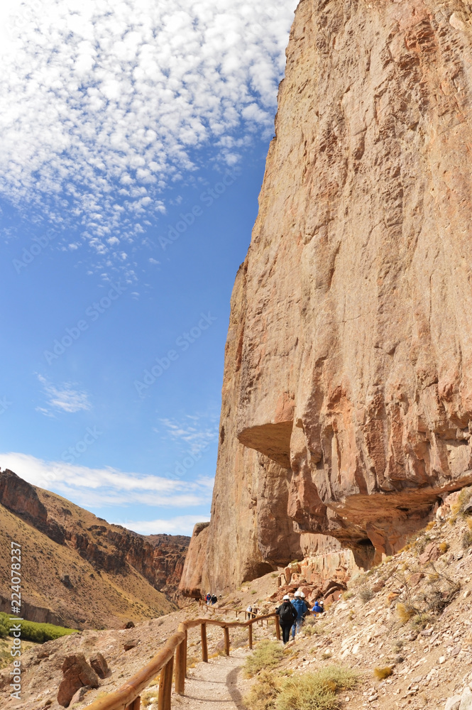 Photo & Art Print Arte rupestre - Cueva de las Manos - Valle Río ...