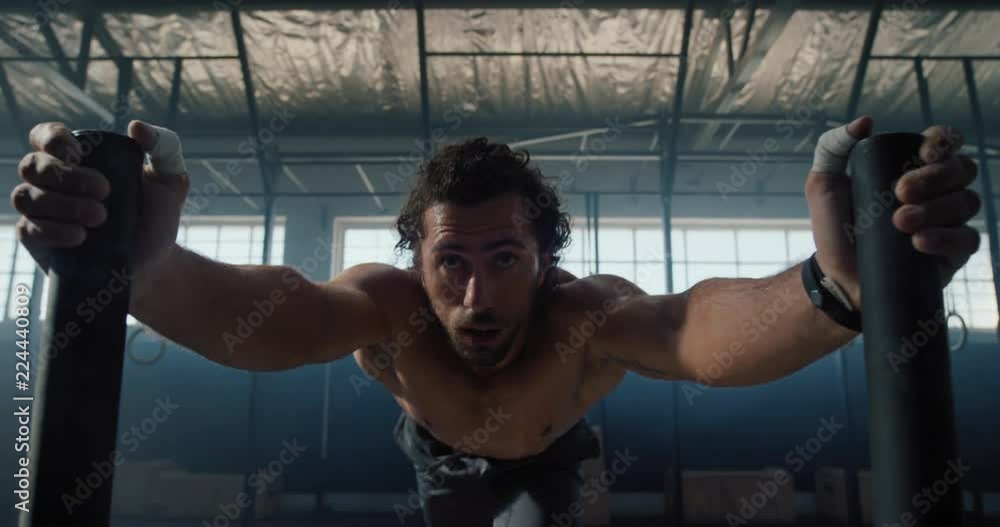 fitness man training bodybuilding workout muscular sportsman exercise ...