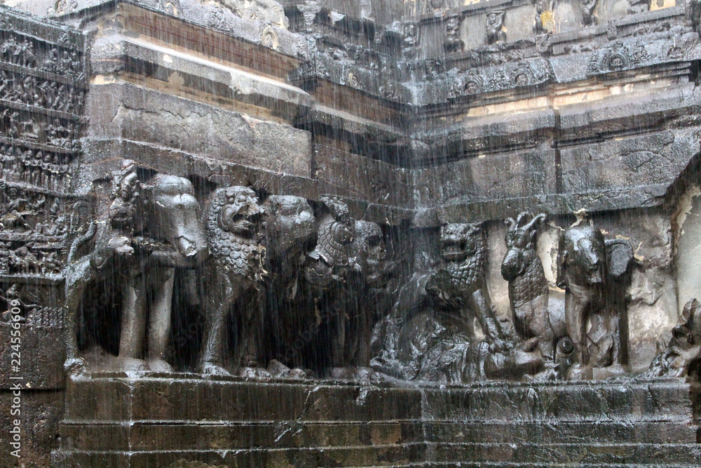 The unbeliavable details of Kailasa Temple of Ellora caves, the rock ...