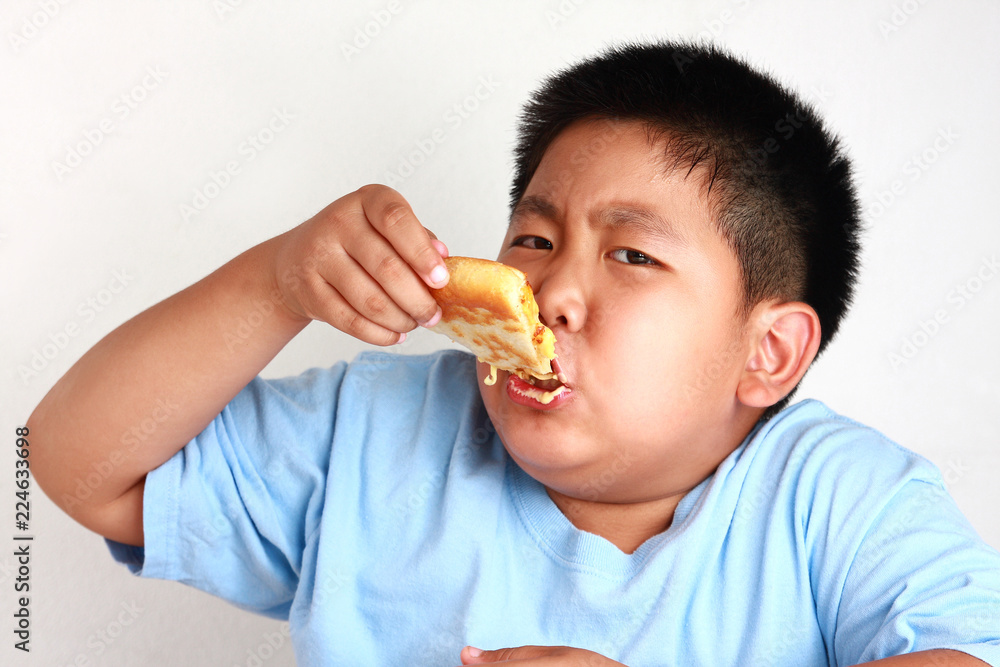 Fat kids eat pizza happily. If eaten in large amounts, the body fat is ...