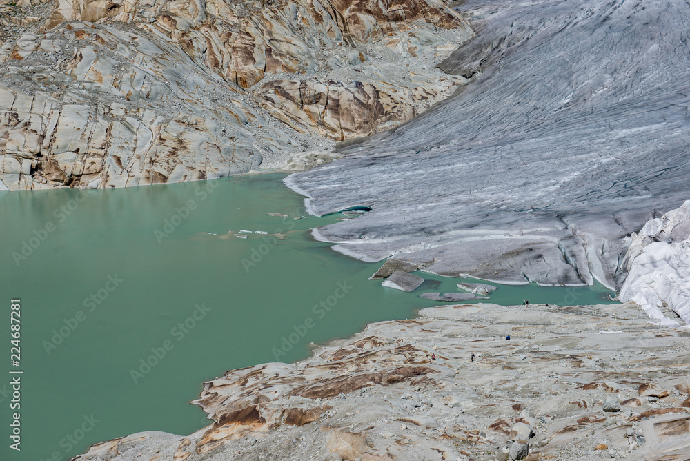 Gletscherzunge des Rhonegletscher mit Gletschersee im Hochsommer Stock ...
