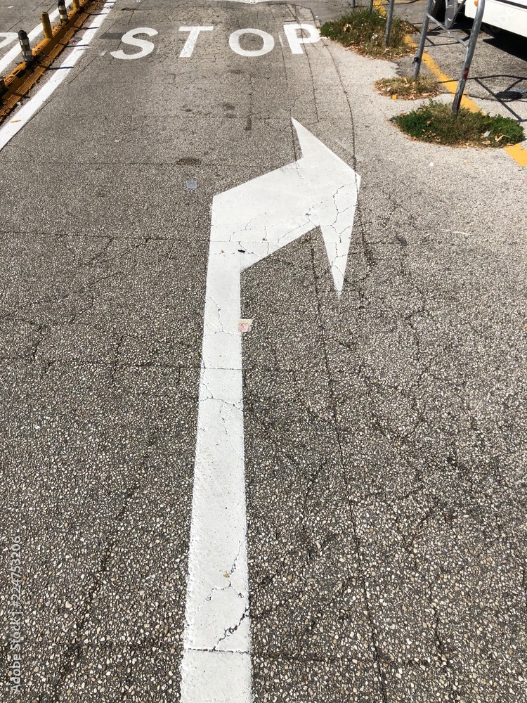 Foto de segnaletica stradale freccia stop disabili strisce pedonali bus ...