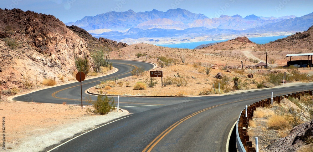 Twisting roads and intersection on the road to Hoover Dam in Boulder ...