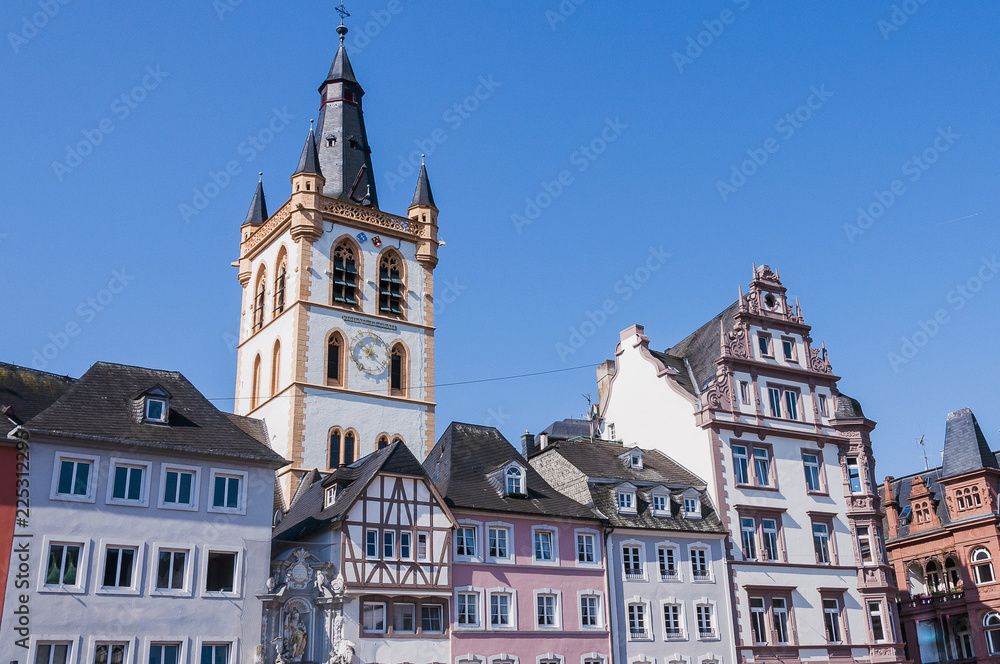 Trier, Hauptmarkt, St. Gangolf, Kirche, Marktkirche, Petrusbrunnen ...