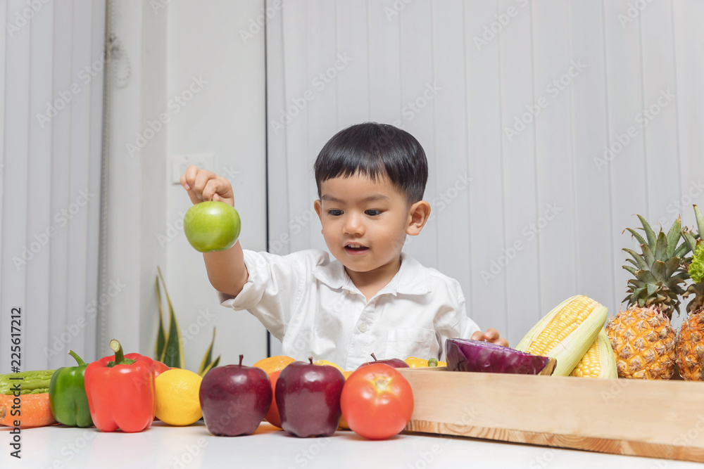 Healthy and nutrition concept. Kid learning about nutrition to choose ...