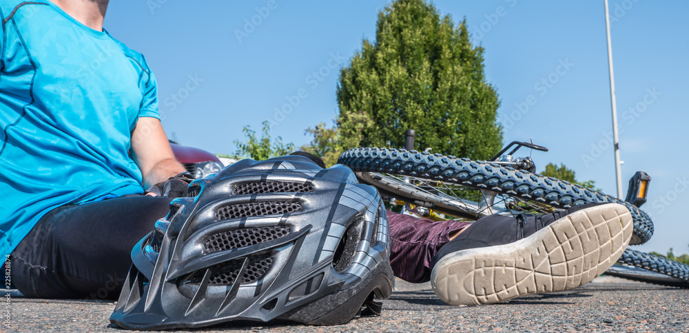 Sturz mit dem Fahrrad Stock Photo | Adobe Stock