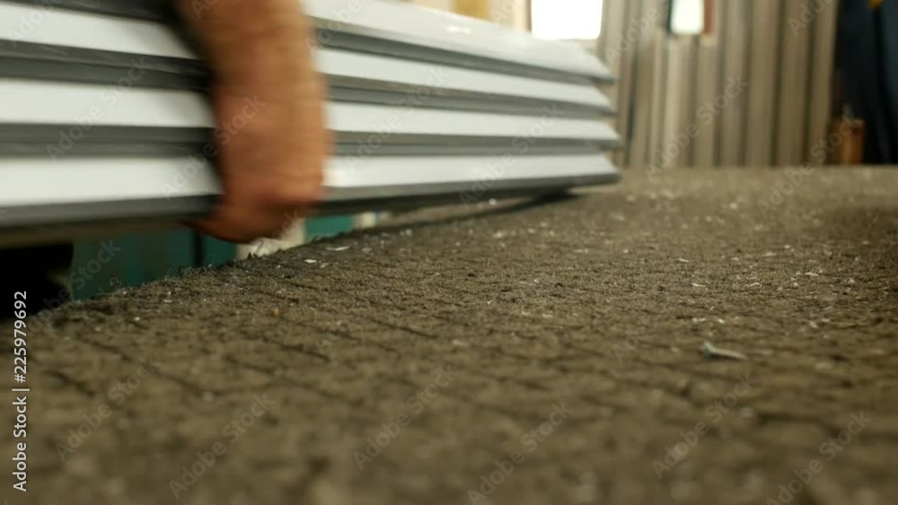 Vidéo Stock Production of pvc windows, male worker punctures the ...