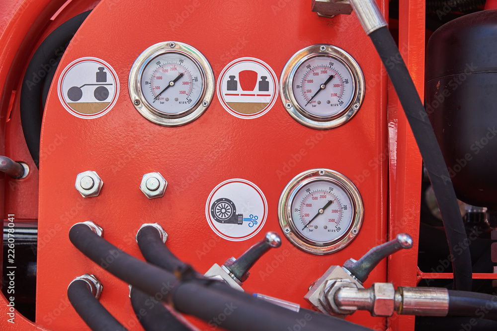 Control panel for pneumatic system with air pressure measuring ...