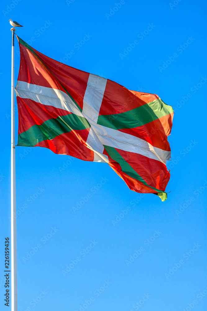 La bandera de Euskadi (Pais Vasco), comunidad autonoma de España es la ...