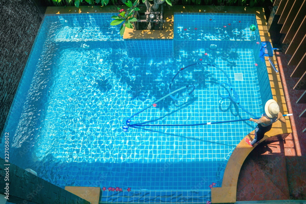 Service and maintenance of the pool.Check the PH of the pool.Liquid ...