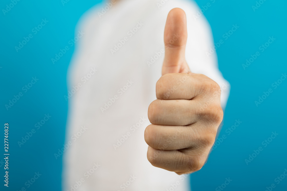 daumen nach oben Stock Photo | Adobe Stock