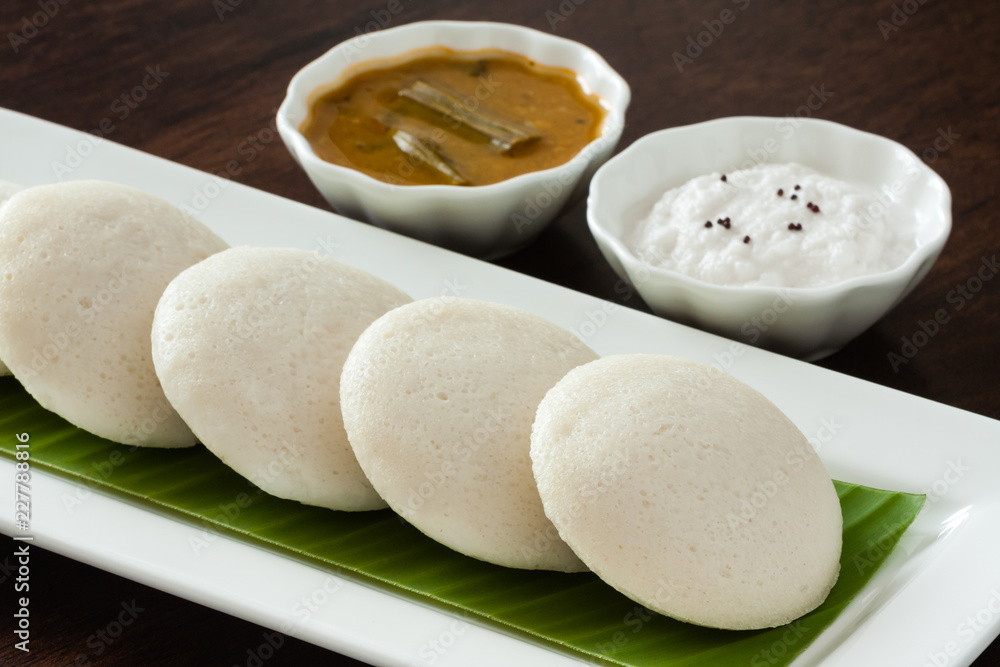 Indian idly with chutney and sambar - Fresh steamed Indian Idly (Idli ...
