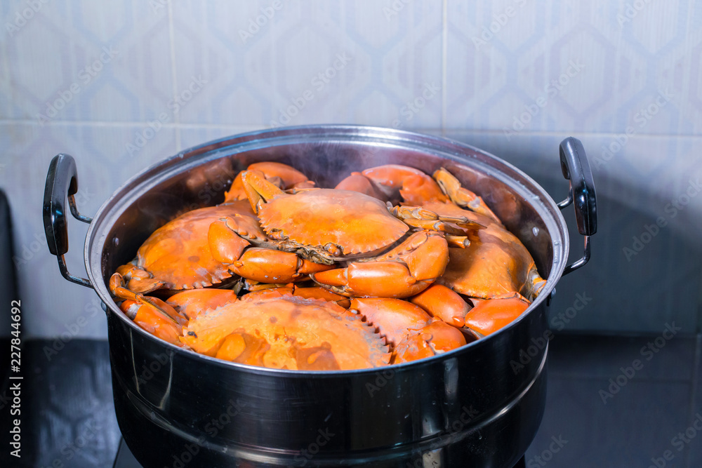 Steamed crab in pot. live crabs in a pot. steaming shanghai hairy crabs ...