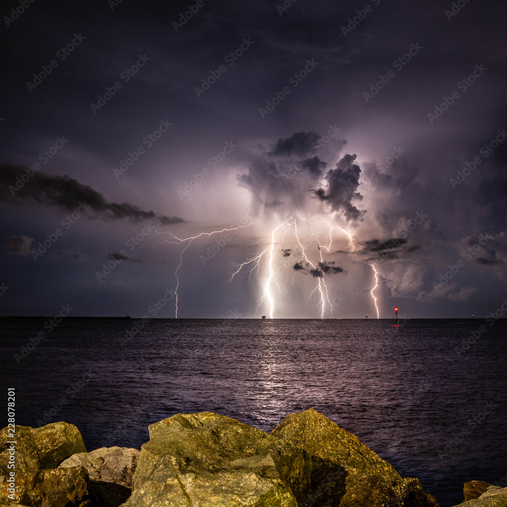 Fulmini sul mare Stock Photo | Adobe Stock