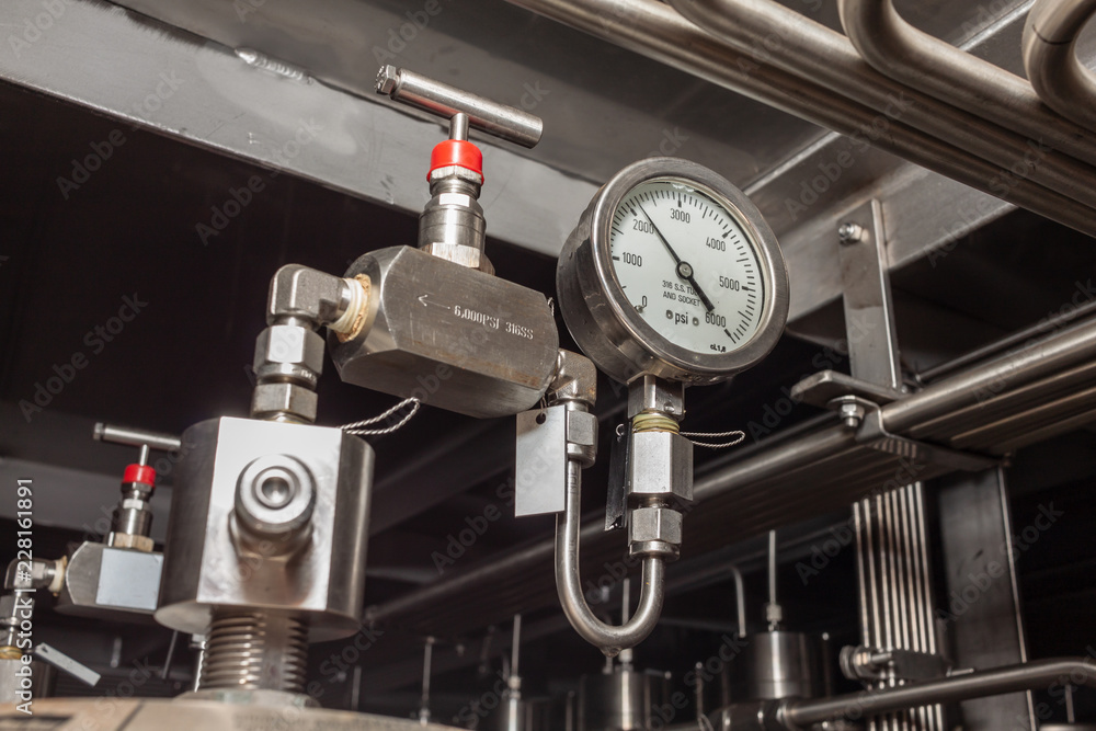 Needle Valve with pressure gauge. Single Isolating High Pressure Ball ...