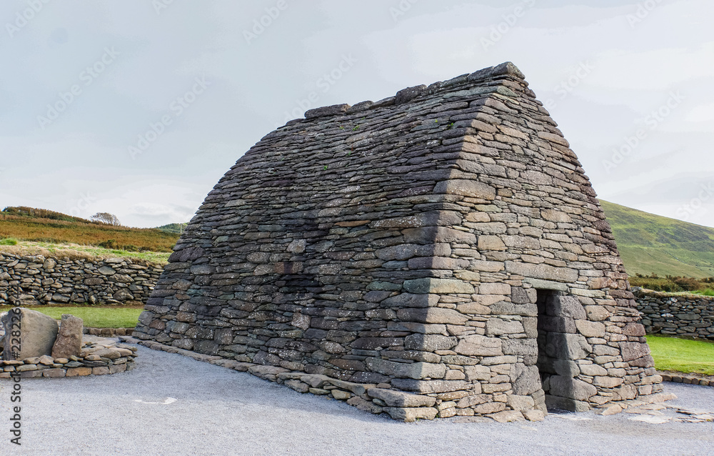Fotka „the Gallarus oratory, an ancient stone building about 1300 years ...