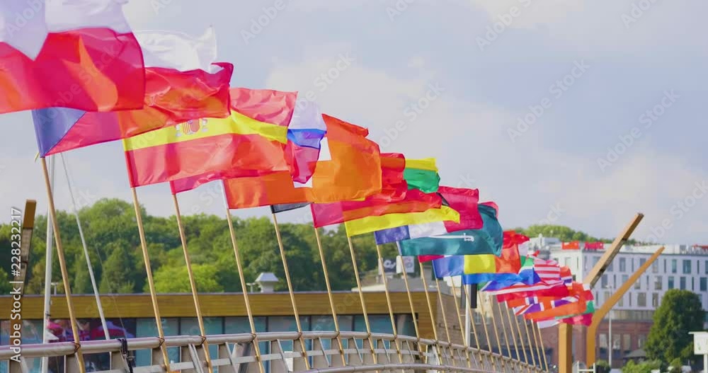 Flags of many nations waving together in a display of unity. vídeo do ...