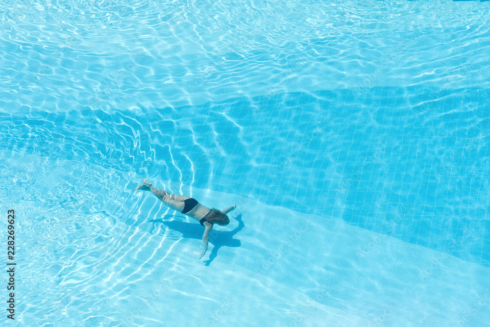 Aerial top view on the swimming woman in the swimming pool with ...