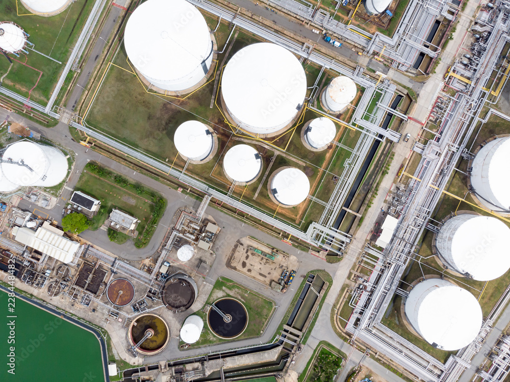 Metal Oil Storage Tanks, Crude Oil Production of oil refinery ...