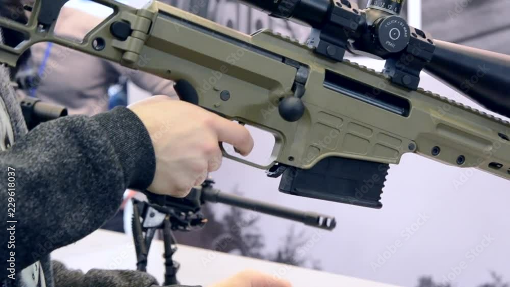 Vídeo do Stock: Weapon optics sight of sniper rifle with man close-up ...