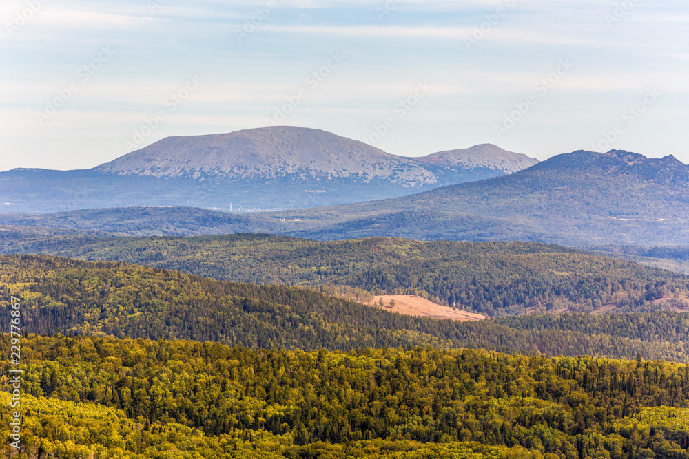 Foto de Mount Yamantau, the highest peak of the South Urals ...