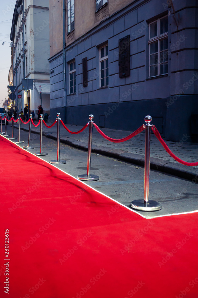 Red Carpet - is traditionally used to mark the route taken by heads of ...