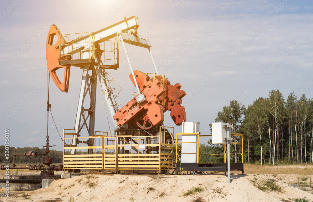 Oil well for the extraction of oil and gasoline and gas on the ...