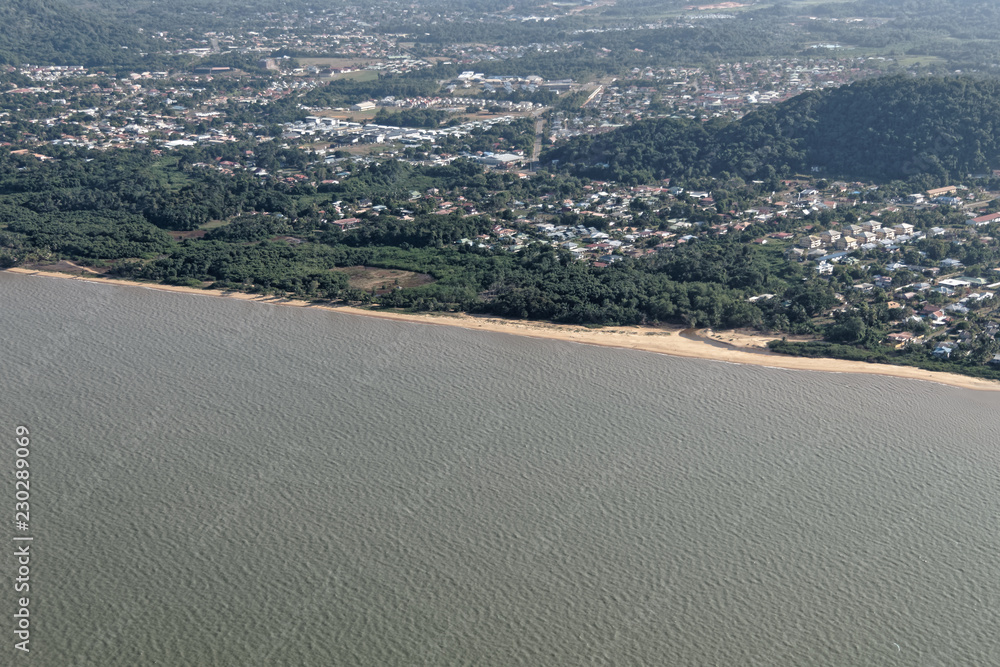 Plage et anse de Rémire, commune de Rémire-Montjoly en Guyane française ...