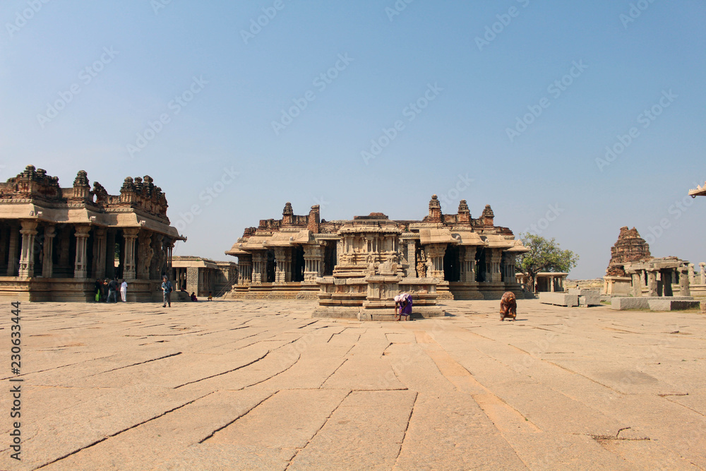 The famous Vijaya Vittala Temple and its chariot of Hampi. Stock Photo ...
